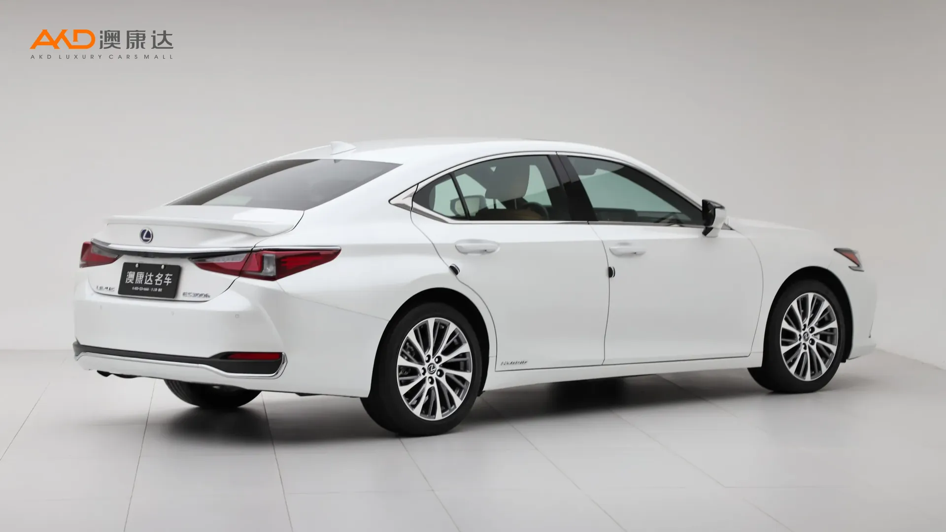 2020款雷克萨斯ES300h，车身外观、胎铃、后尾箱图片澳康达名车广场