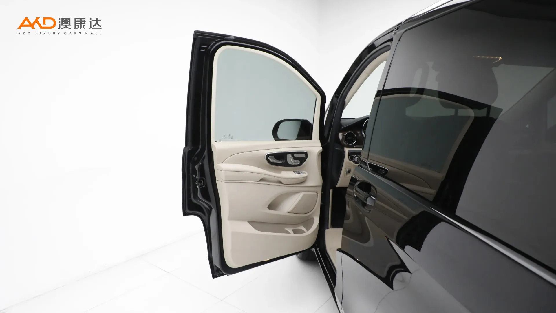 2020款奔驰V260，米色内饰、座椅、中控方向盘、仪表台图片3643901澳康达名车广场