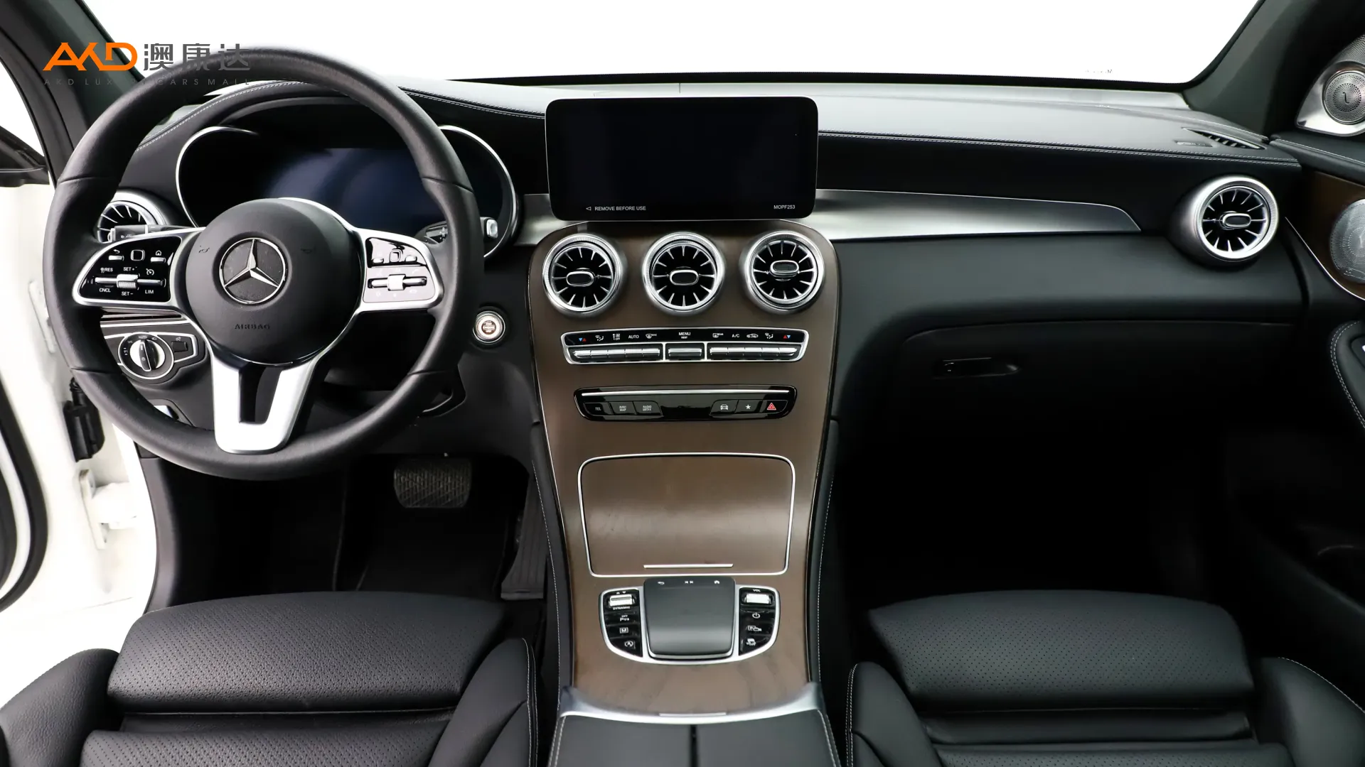 2022款奔驰GLC300L，黑色内饰、座椅、中控方向盘、仪表台图片3812739澳康达名车广场