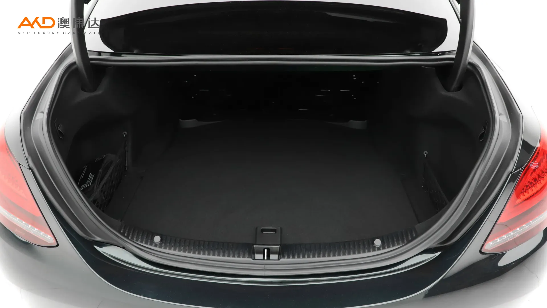 2021款奔驰C260L，车身外观、胎铃、后尾箱图片澳康达名车广场