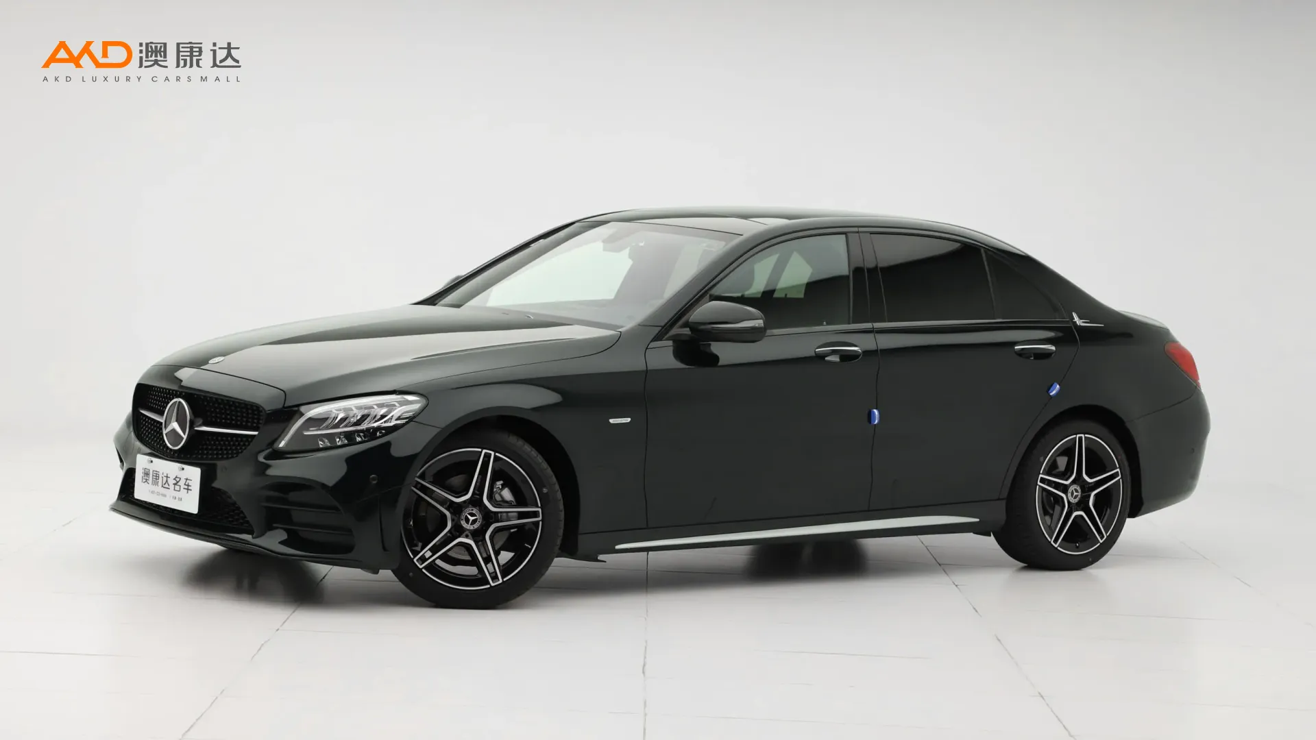 2021款奔驰C260L，车身外观、胎铃、后尾箱图片澳康达名车广场