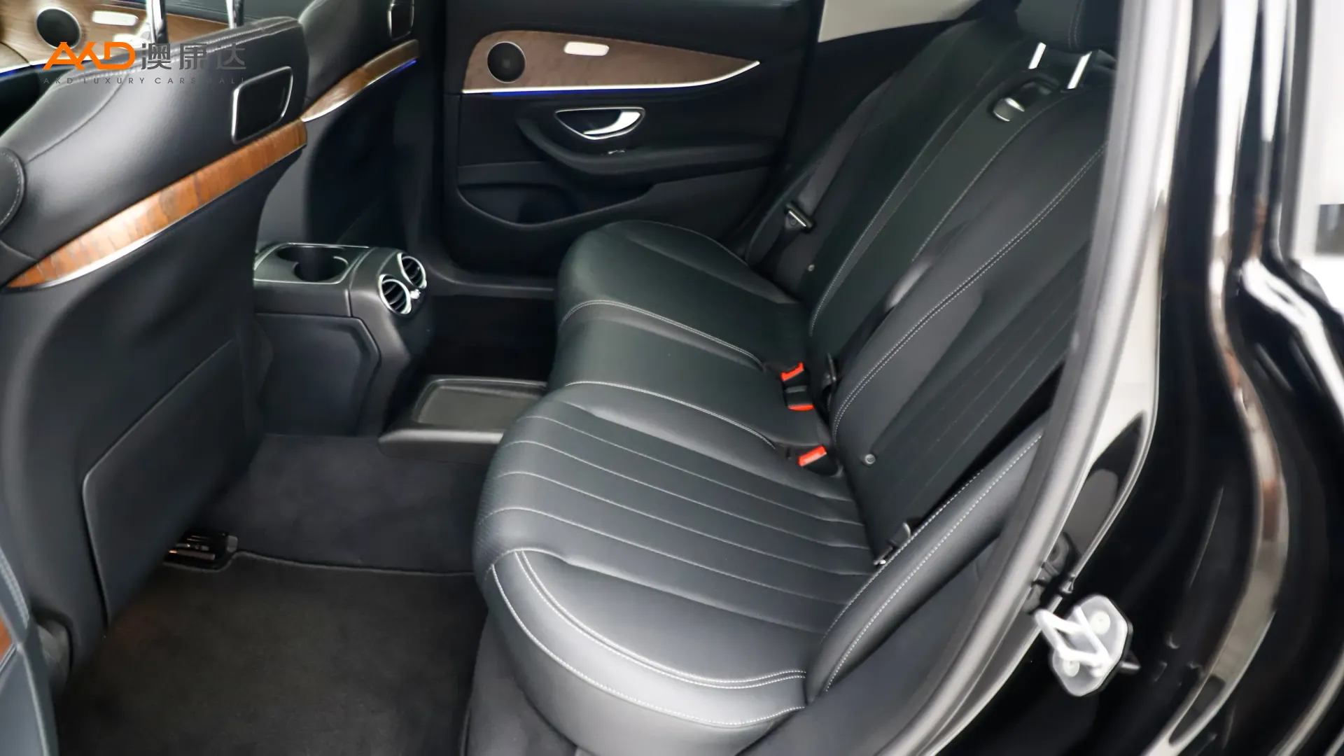 2017款奔驰E300L，黑色内饰、座椅、中控方向盘、仪表台图片3950145澳康达名车广场